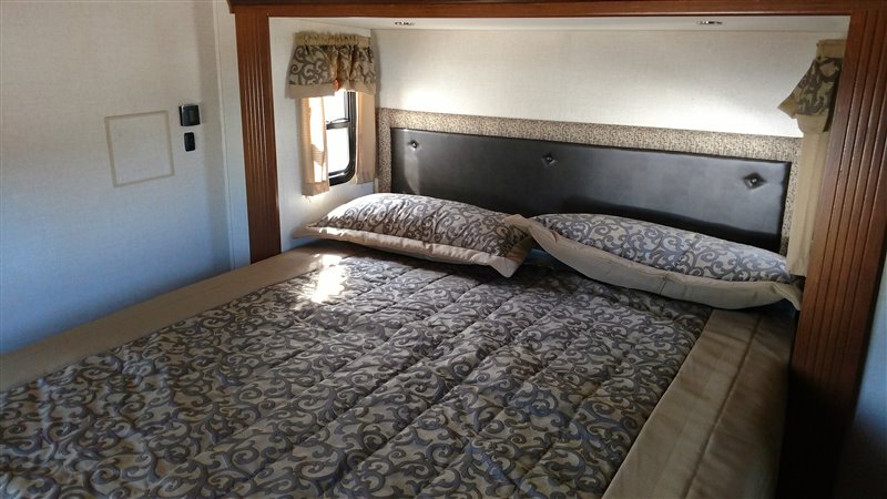 NEW 2018 Forest River RV Blue Ridge Cabin Edition 304SR Fifthwheel ...